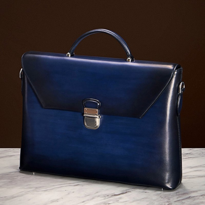 Why Is It Necessary to Carry A Briefcase to Business Meetings