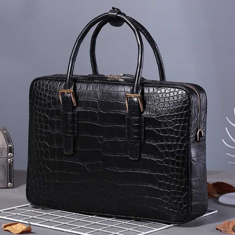 Why Is It Necessary to Carry A Briefcase to Business Meetings